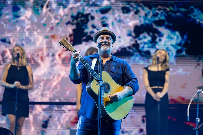 BLØF draagt lied op aan Suzan & Freek in eindshow Concert at Sea ...