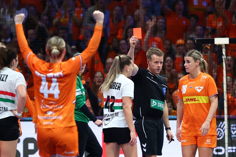 Handbalsters denderen door op WK en bereiken halve finales na zege in ...