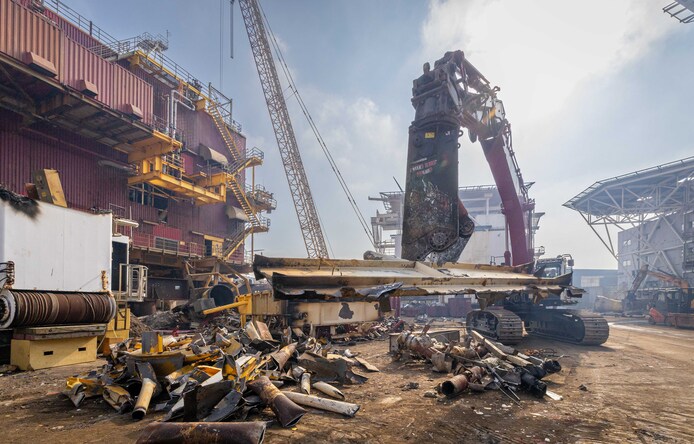 Zeeuwse slopers maken gasplatforms van de Noordzee kopje kleiner: ‘En er staan er nog honderden ...