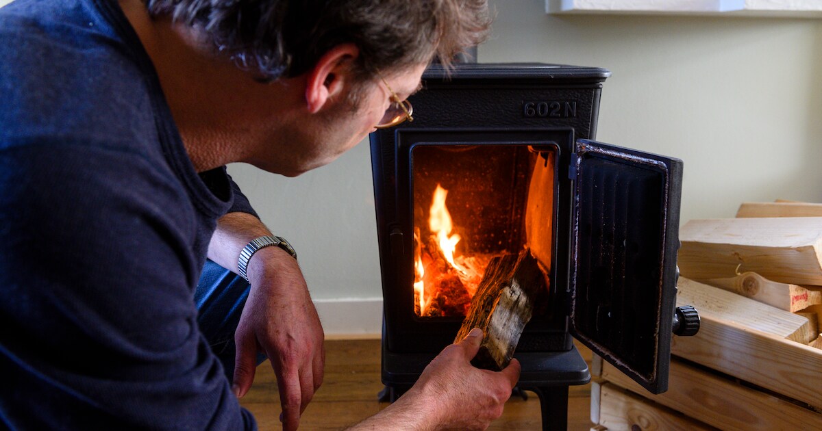 Geen boete, wel 70 keer een boa aan de deur: zó gaat het met nieuw verbod op houtstook in ...