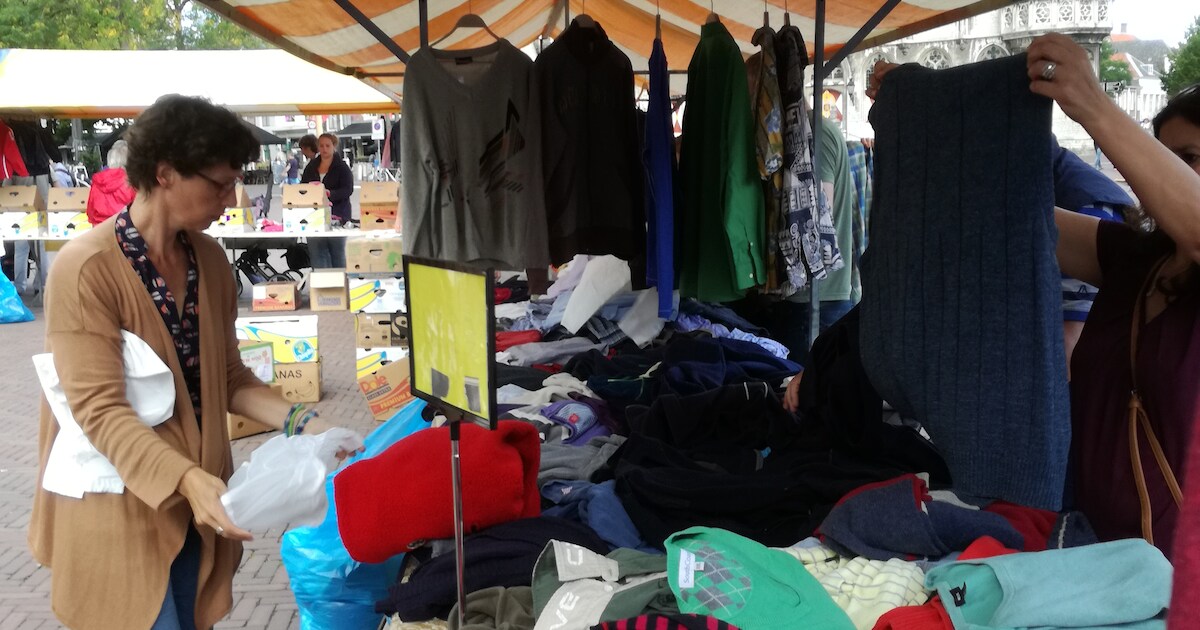 Kledingverkoop op Grote Markt Goes | Bevelanden | PZC.nl