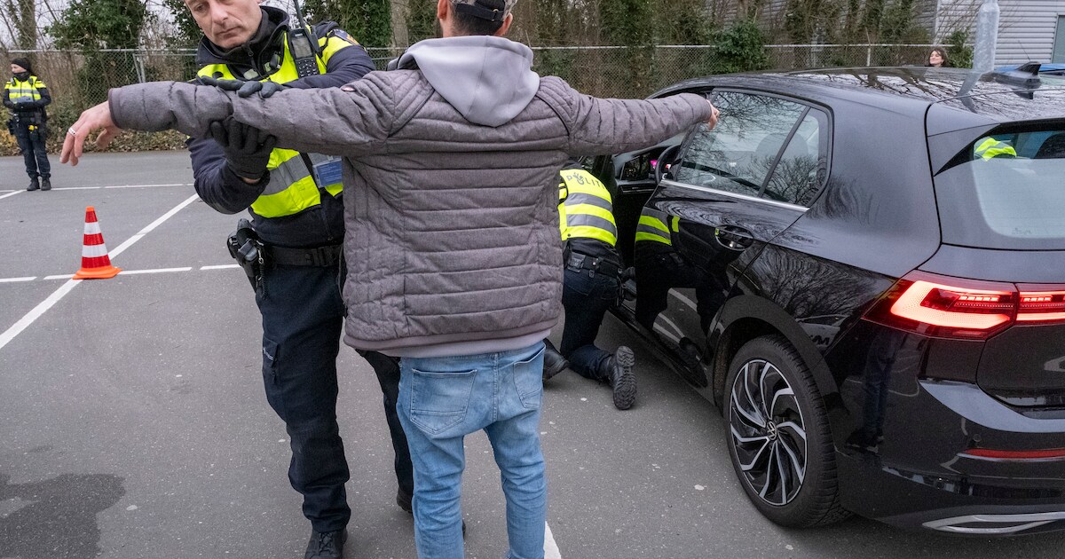 Preventief fouilleren in Vlissingen verlengd | Regio | PZC.nl