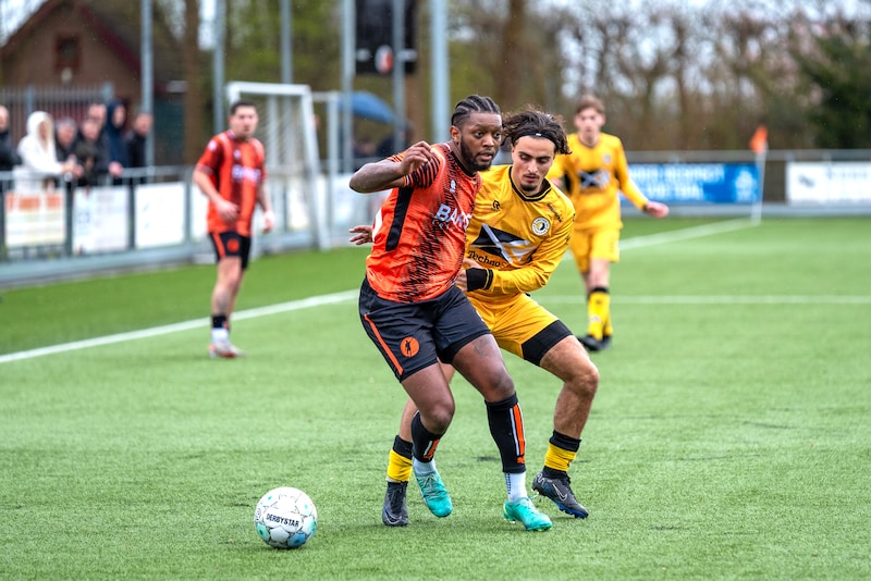Kabwe Manengela wordt speler van vierdedivisionist Baronie | Sport | PZC.nl