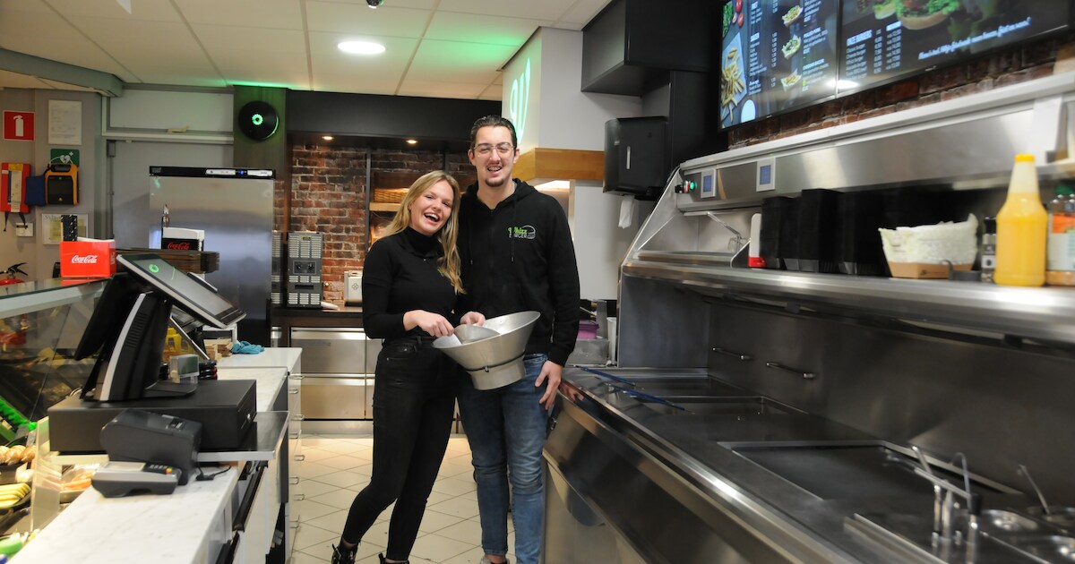 Nieuwe eigenaren van Whizz Burger zijn beiden 23 jaar: ‘Alles begint ...