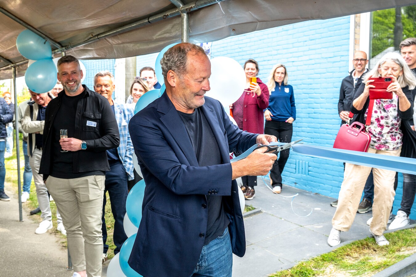 Danny Blind opent nieuwe kunstgrasvelden in Vlissingen: ‘Ik heb hier ...