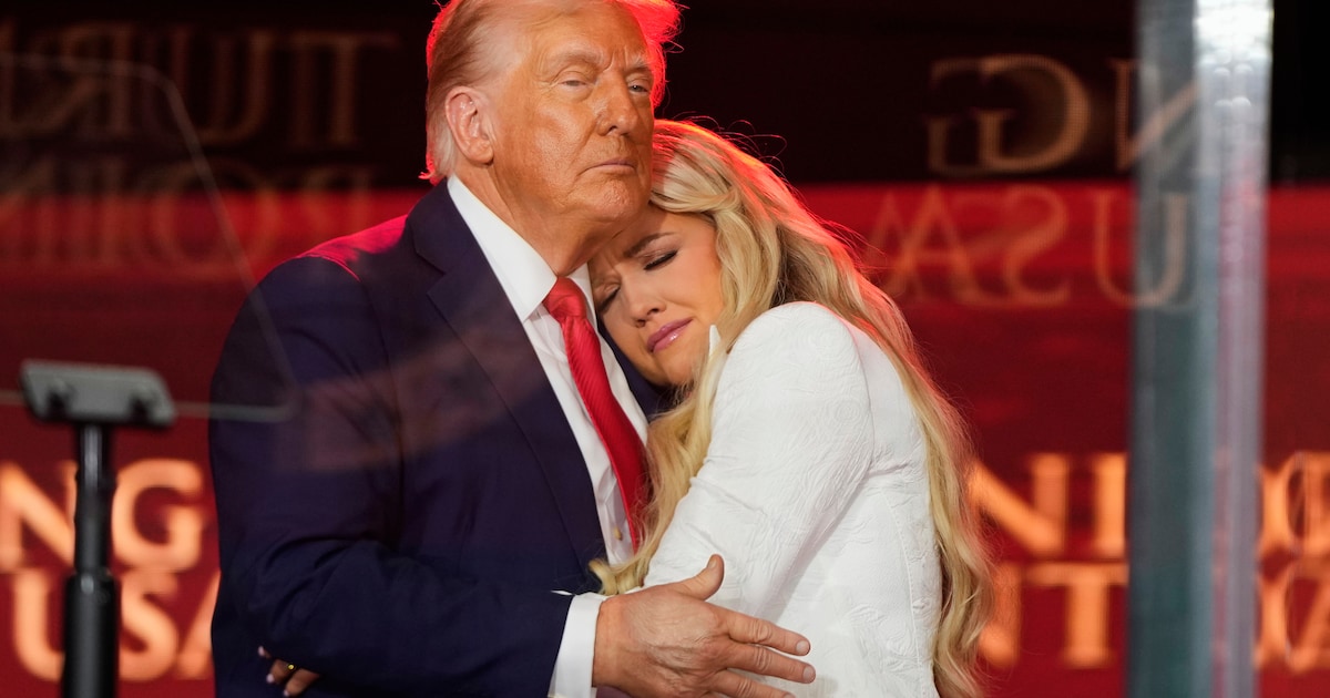 Trump spreekt bij groots afscheid van vermoorde activist Charlie Kirk: ‘Hij is nu een martelaar ...