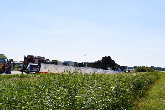 Middelburgse vrachtwagenchauffeur (57) komt om het leven bij ernstig ongeval op A58 bij Goes ...