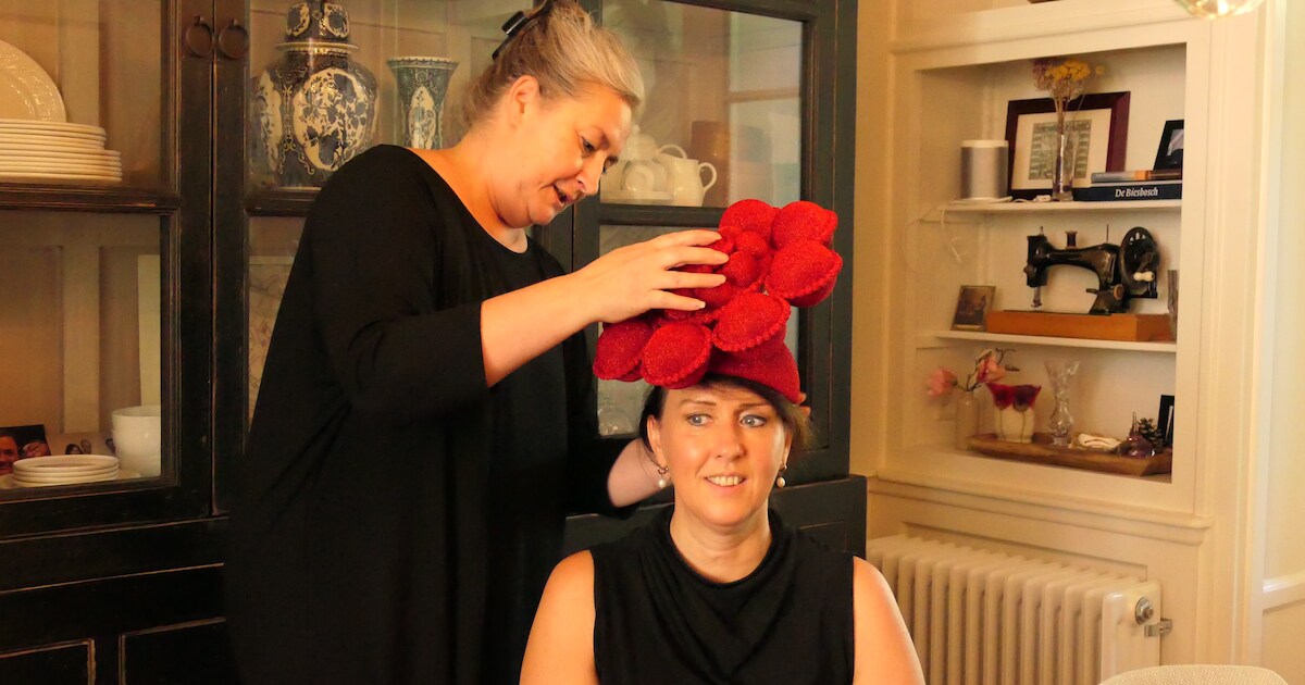 Een bescheiden speldje of een superopvallende hoed: zo laten deze ...