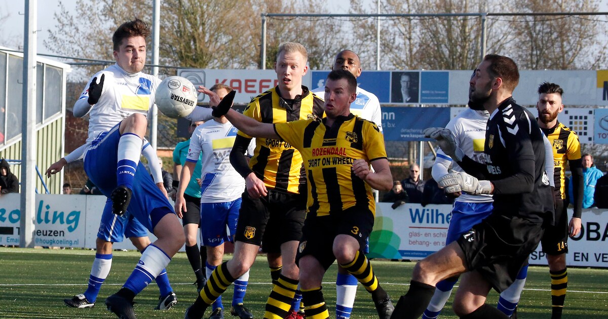 Hoek reist met uitgedunde selectie naar Amsterdam | Zeeuws voetbal | PZC.nl