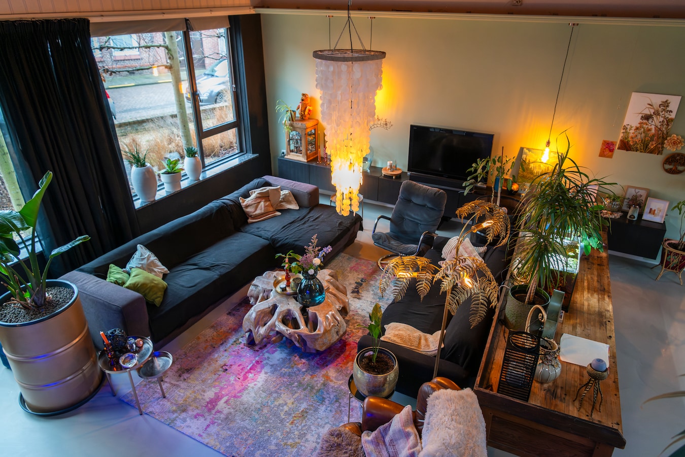 Van ‘skihut’ tot feng shui-paleis: Ilonka kocht haar oude school en gaf ...