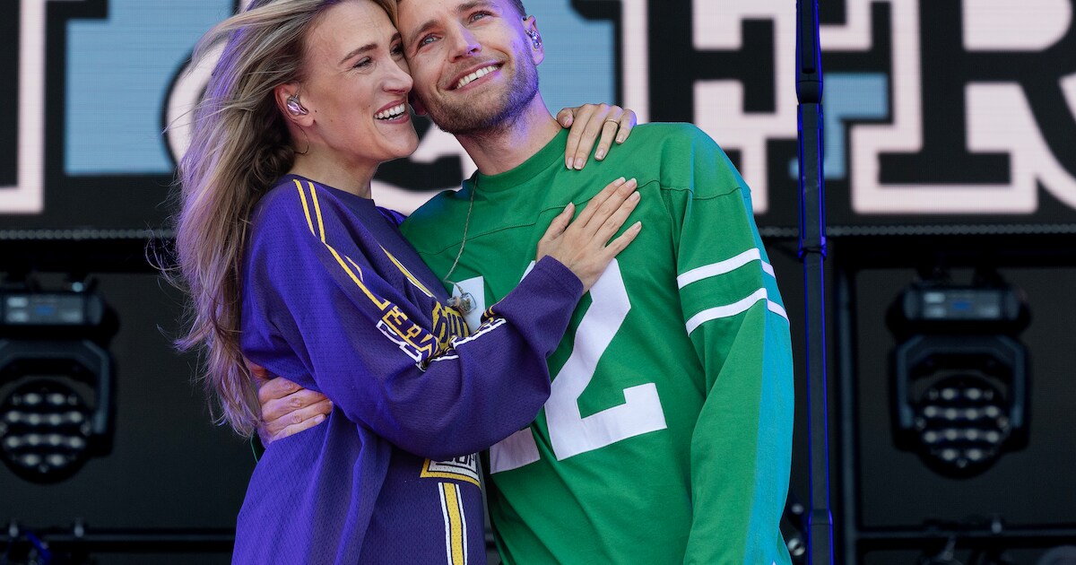 Suzan & Freek stralen op foto’s van ‘fijne’ maand en Arjen Lubach toont ...