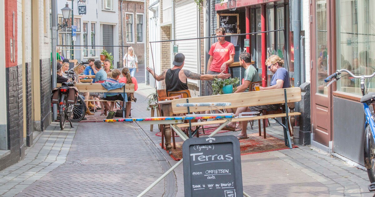Ook café La Strada in Goes sluit de tent uit angst voor coronaboete ...