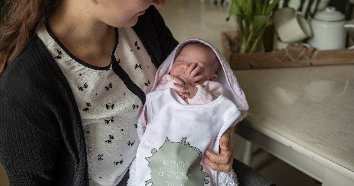Slabbetje voor pasgeboren Tholenaren | Tholen | PZC.nl