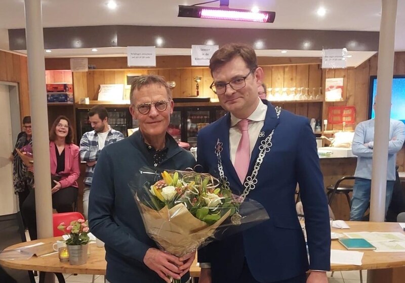 Cees Vleugel uit Wemeldinge ontvangt lintje | Regio | PZC.nl