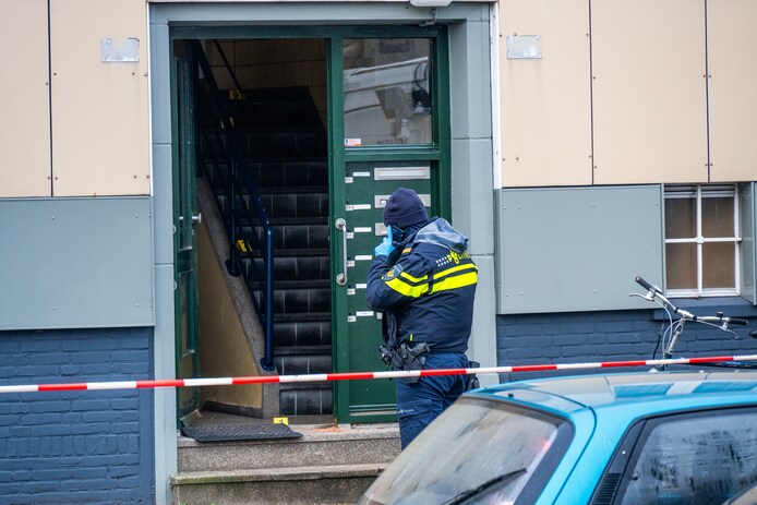 Schok na politie-inval waarbij man werd doodgeschoten: ‘Er zit een kogelgat in de hal ...