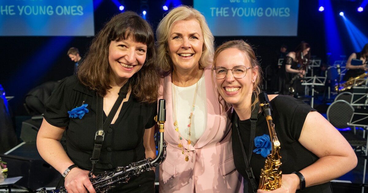 Sophie en Nele van The Young Ones zijn de koning te rijk: ze spelen met ...