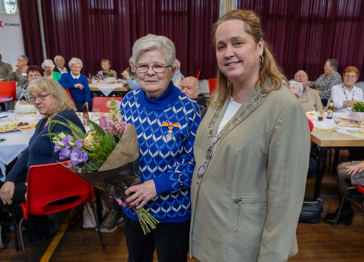 Ria Vermeulen-Wieland staat met koninklijke onderscheiding eens zelf in ...