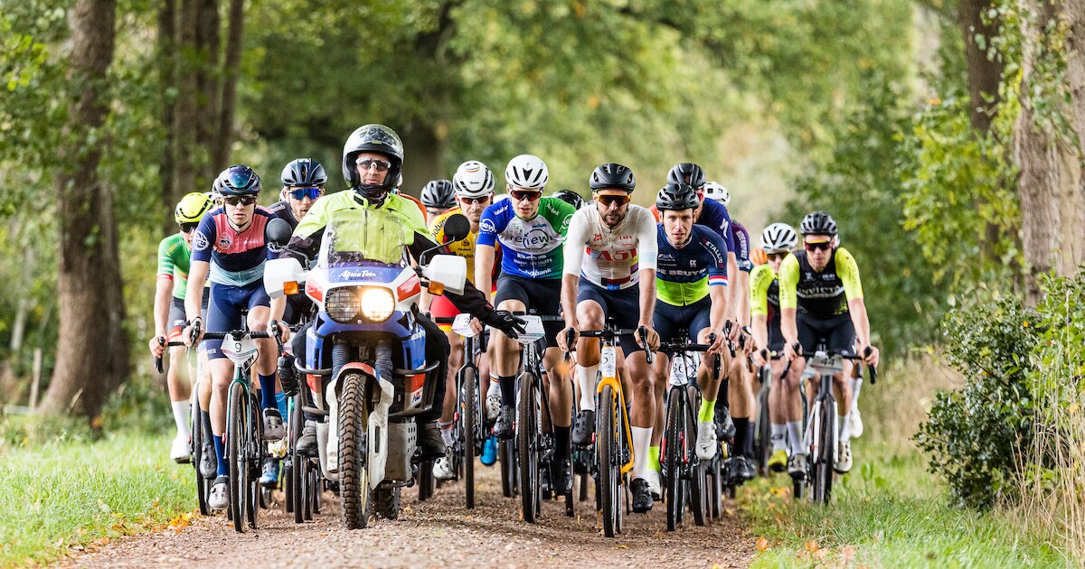 Uitstapje naar gravel smaakt voor wielrenner uit Axel naar meer | Sport ...