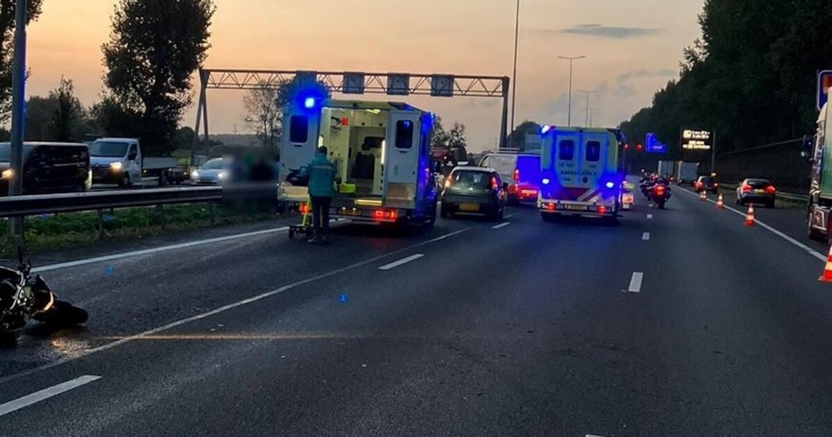 Motorrijder bezwijkt alsnog aan verwondingen na ernstig ongeval op A15 | Dordrecht | pzc.nl
