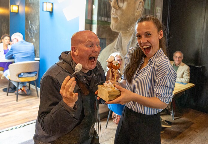 Pierre Wind verandert brasserie Smits in een Zeeuws theater vol eten en energie | Kapelle | pzc.nl