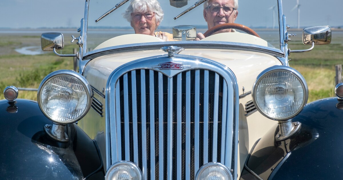 Twee oldtimers onderhouden werd te veel voor Piet, dus moest hij een ...
