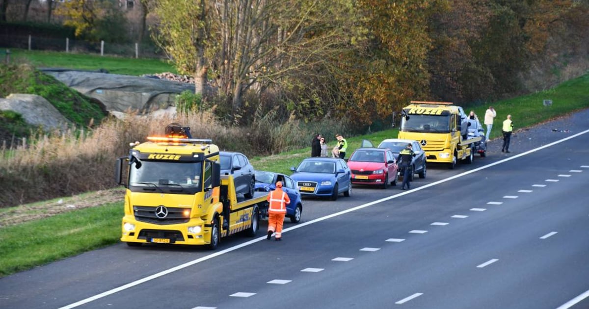A58 bij knooppunt De Poel weer open na ongeluk met 7 auto's | 112 nieuws Goes | PZC.nl