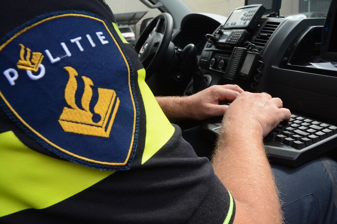 Politie pakt rijbewijzen af van deelnemers trouwstoet Vlissingen ...