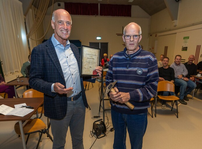 Dankzij Jan de Witte draait de oude molen van Zoutelande volop, en ...