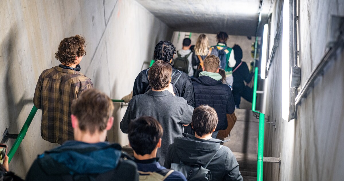 Passagiers geëvacueerd uit trein in HSL-tunnel in Rotterdam na ...
