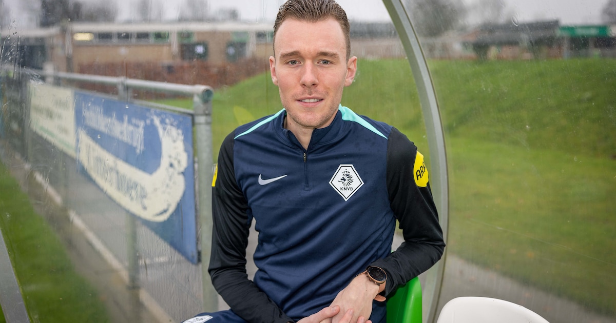 Youri Kuipers scheidsrechter bij oefenwedstrijd tussen Zeeuws elftal en ...