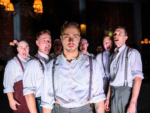 50.000 kilo zand en een mega omzet: hoe Soldaat van Oranje een ...