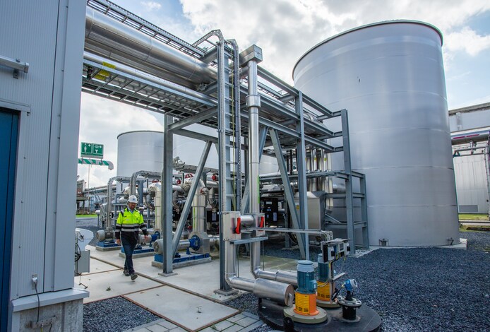 Dankzij deze wirwar van buizen, wordt er minder geloosd op het Kanaal ...