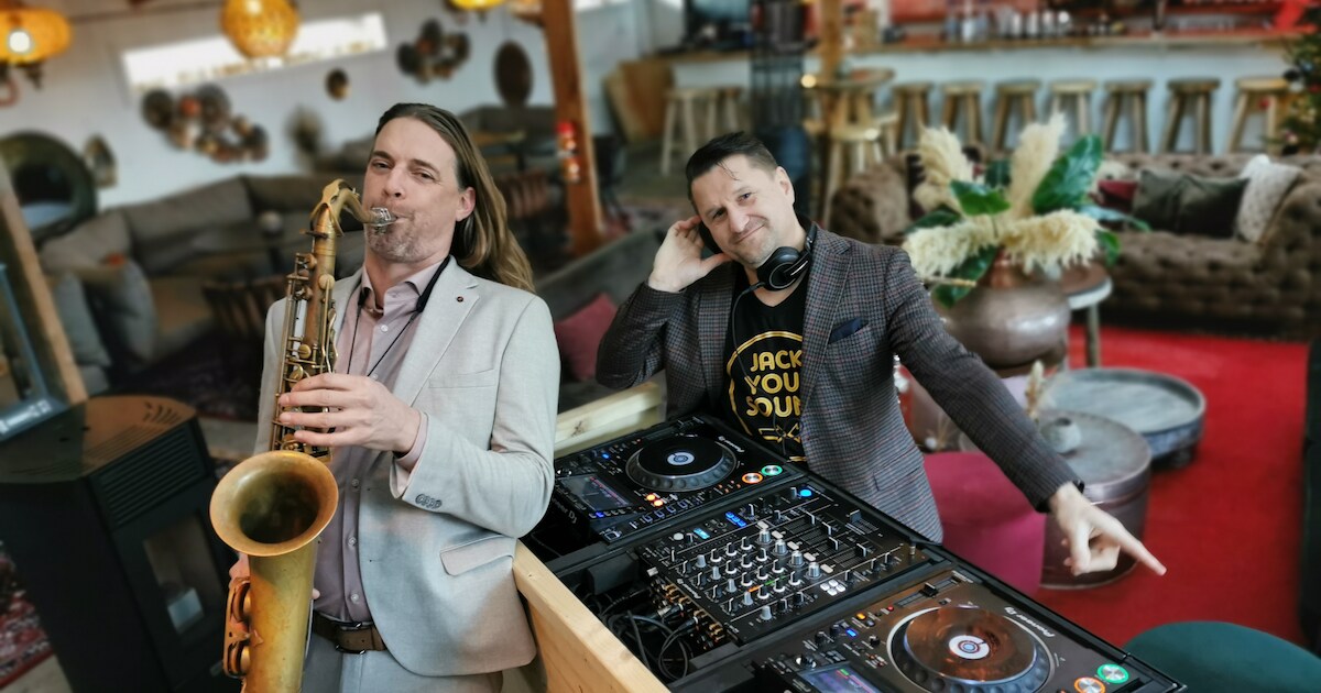 De saxofonist en dj van Jack Your Sound doen het helemaal anders | Open ...