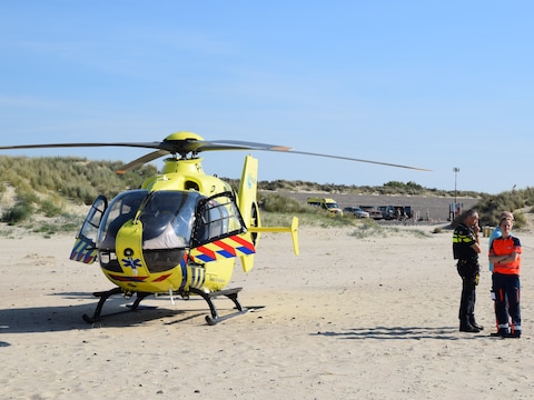 Duitse toerist overleden op strand bij Brouwersdam | Regio | PZC.nl