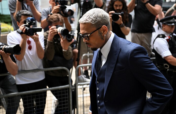 Chris Brown ontkent mishandeling met tequilafles in Londense nachtclub ...