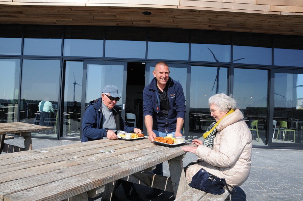 Zelfbediening staat centraal bij vernieuwde visrestaurant en -winkel ...
