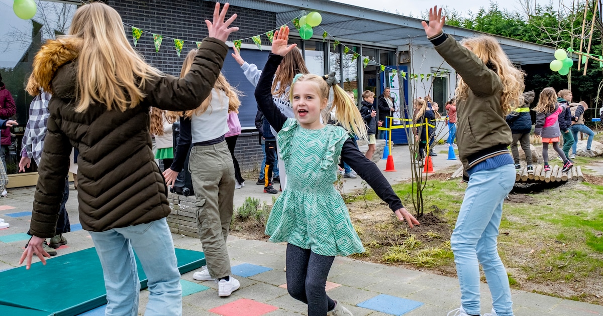 Koudekerke heeft nu ook een groen schoolplein | Veere | pzc.nl