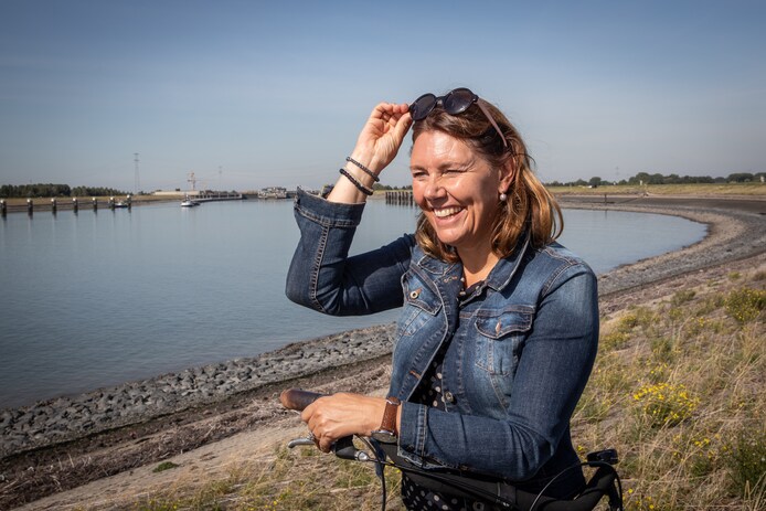 Verbazing en applaus in Reimerswaal: burgemeester Van Egmond oogst lof ...