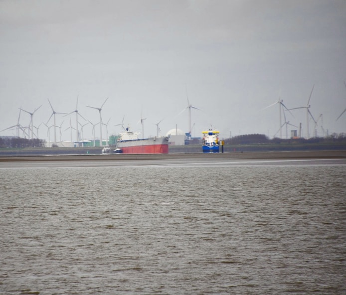 Gammele tankers bunkeren brandstof op de Westerschelde, kabinet kijkt ...