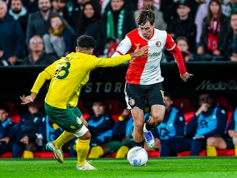 LIVE eredivisie | Feyenoord vindt de opening: Ayase Ueda straft fout ...