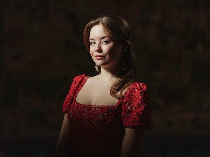 Prinses Ariane straalt op verjaardagsfoto’s: ‘Heel keurig en lieflijk ...