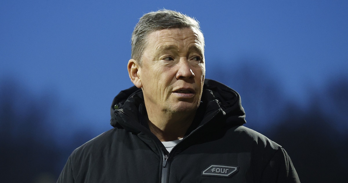 AZ-interim Leeroy Echteld stopt als rechterhand Michael Reiziger bij ...