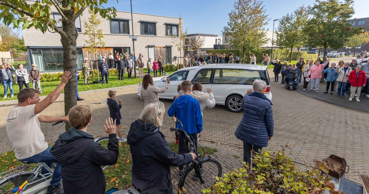 Sadrac had zijn eigen afscheid prachtig gevonden: een ereronde met ...