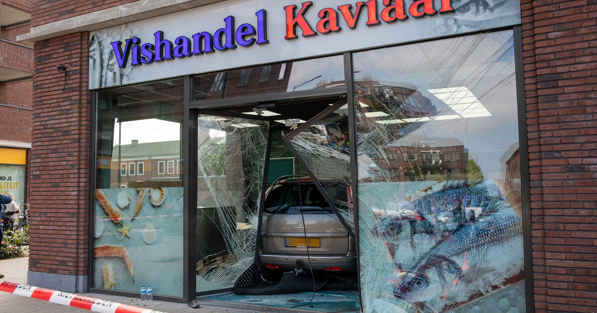 Auto rijdt viswinkel binnen in Bergen op Zoom, schade groot | Bergen op ...