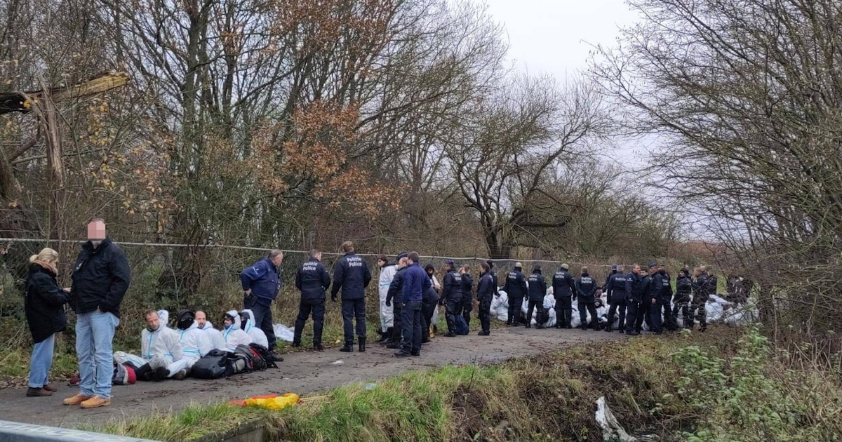 350 activisten Code Rood en parlementslid Groen gearresteerd aan ...