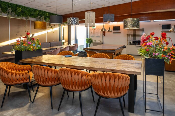 Hansweertenaren Laura en William beheren vanaf nu de ‘Huiskamer van ...