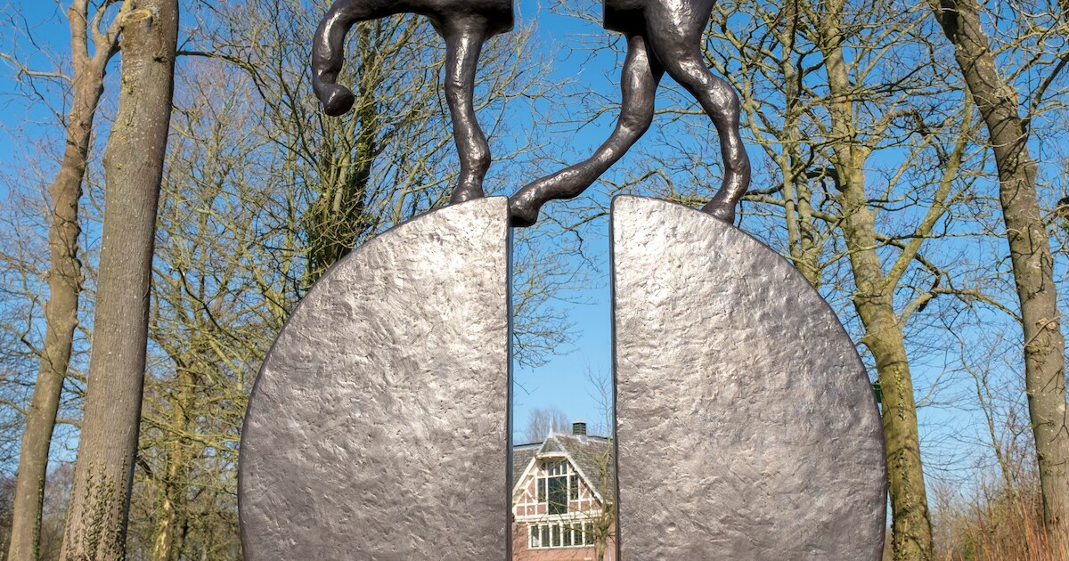 Met het beeld 'Halve gouden rijder' heeft Serooskerke zijn Kunst in de ...