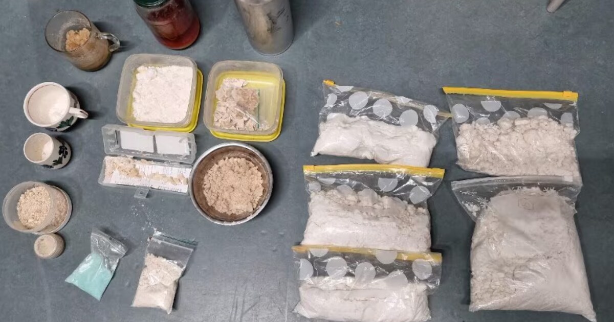 Grote hoeveelheid flakka gevonden bij inval in Colijnsplaat, 51-jarige ...