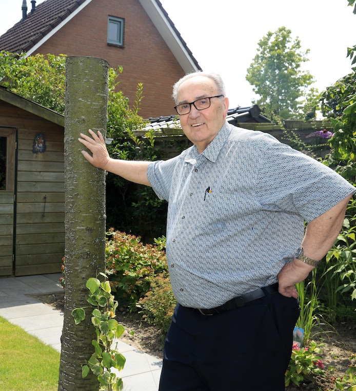 Johan van Espen (81) is voorzitter, penningmeester en ...