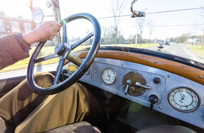 Besturen van een Peugeot 177 B uit 1923 vereist spierkracht: ‘Sturen en ...
